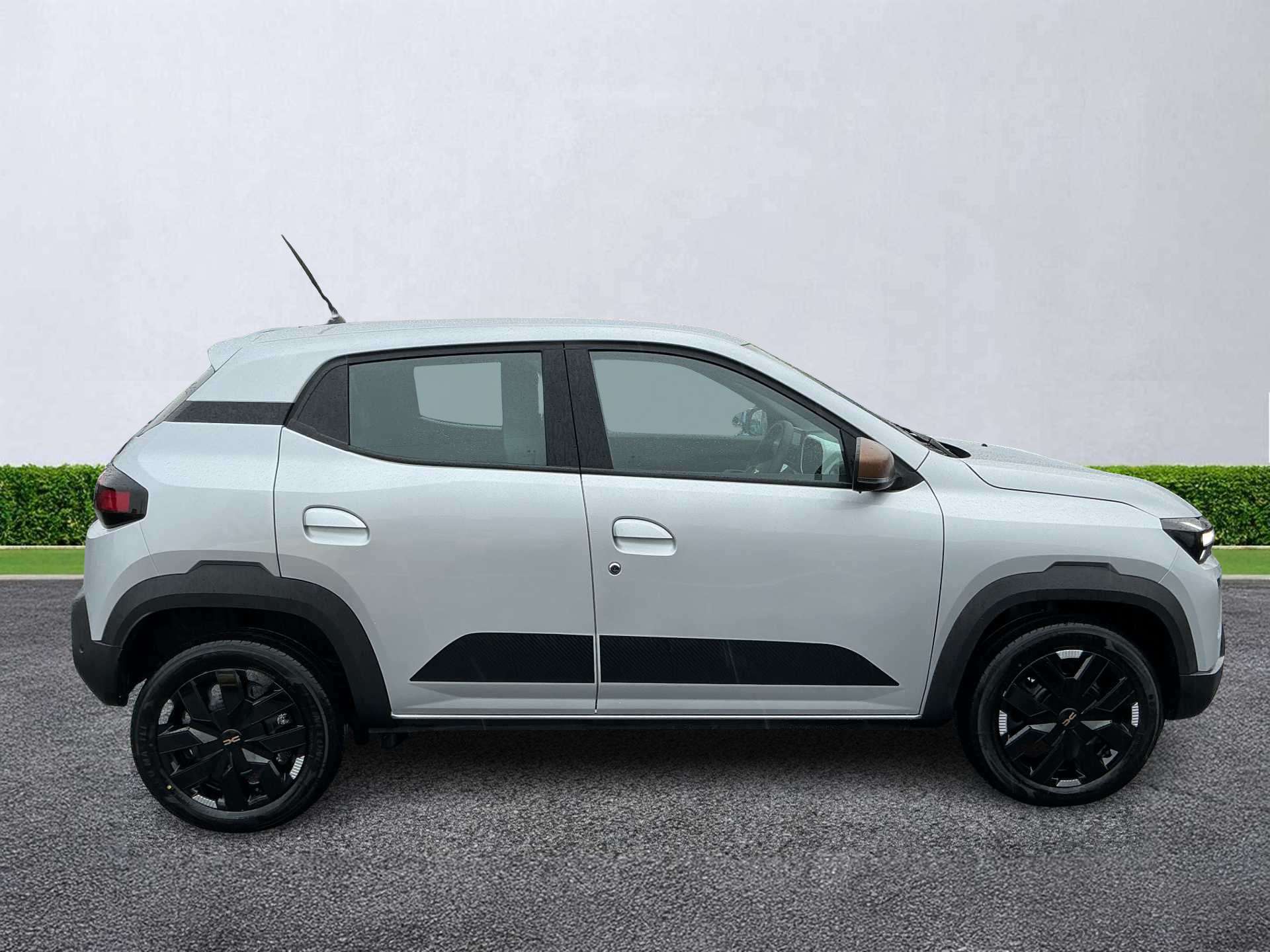 Nearly New DACIA SPRING 27Kwh Extreme 65 48Kw 5Dr Auto 2025 | Lookers Dacia
