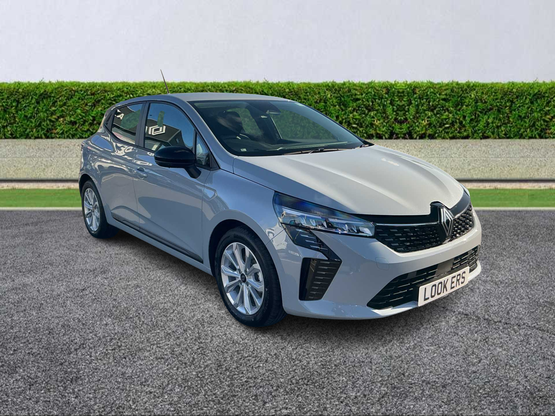 New In Stock RENAULT CLIO 1.6 E-Tech Full Hybrid 145 Evolution 5Dr Auto ...